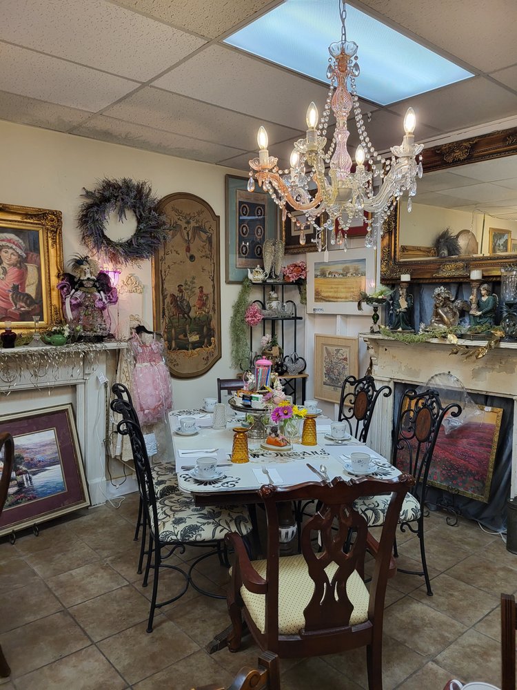 THE TEA ROOM AT MERRIE PENNIE’S - 155 W Peace St, Canton, Mississippi ...