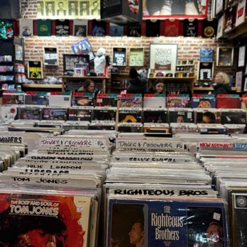 EASY STREET RECORDS & CAFE - Updated December 2025 - 824 Photos & 733 ...