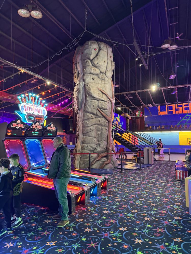 UNITED SKATES OF AMERICA - Updated April 2025 - 43 Photos & 85 Reviews ...