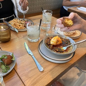 TWO HANDS - Updated November 2024 - 892 Photos & 454 Reviews - 1011 ...