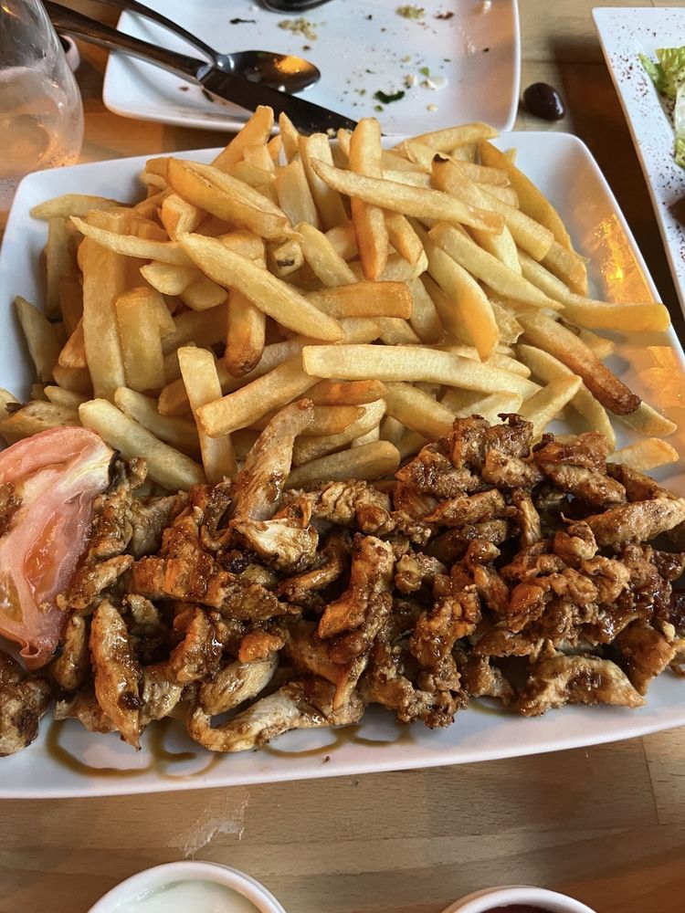 Damas Grill, Chicago | Roadtrippers