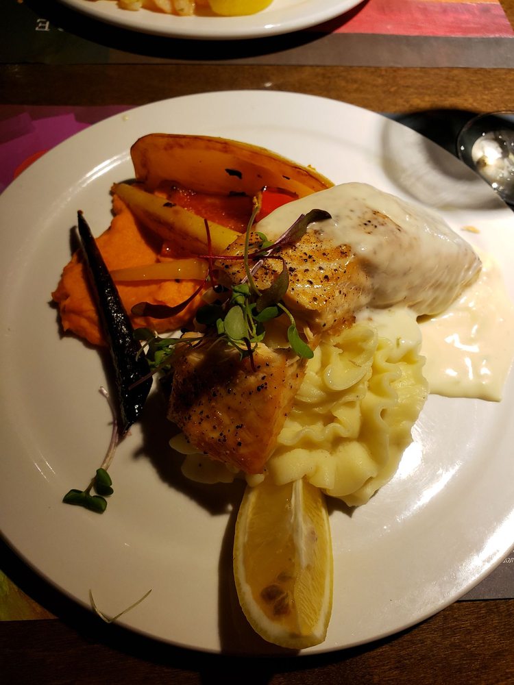 RESTAURANT LA TERRASSE - 1550 Avenue du Phare O, Matane, Quebec ...