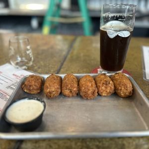 WARPED WING BARREL ROOM & SMOKERY - SPRINGBORO - Updated June 2025 ...