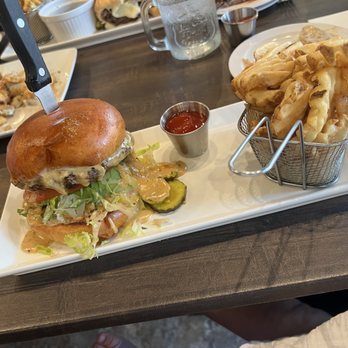 DA BURGER WING HUB - Updated July 2025 - 495 Photos & 186 Reviews - 93 ...