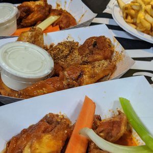 WINDJAMMERS BAR AND GRILL - 51 Photos & 75 Reviews - 4695 Lake Ave ...