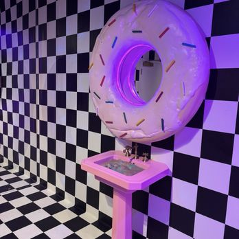 SWEET TOOTH HOTEL - Updated March 2025 - 152 Photos & 42 Reviews - 1511 Elm St, Dallas, Texas ...