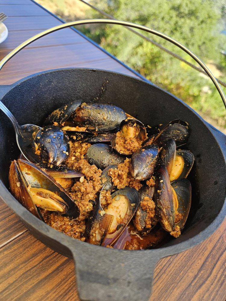 CRAWDADS ON THE LAKE - Updated August 2024 - 141 Photos & 251 Reviews ...