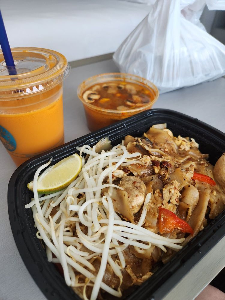 POOMPUI THAI FOOD - Updated January 2026 - 140 Photos & 100 Reviews ...