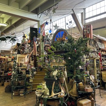 MEMORY DEN ANTIQUE MALL - Updated October 2024 - 127 Photos & 32 ...