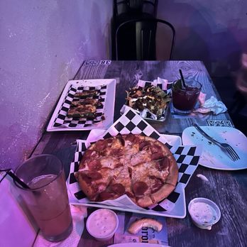 FLASHBACKZ LOUNGE & GRILL - Updated April 2025 - 215 Photos & 212 ...