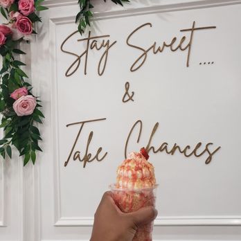 BUNS & ROSES CHIMNEY CAKES - Updated May 2024 - 91 Photos & 30 Reviews ...