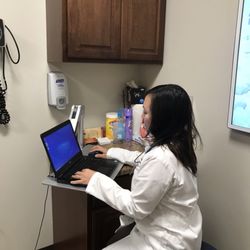 ATUL AGGARWAL, MD - 11 Photos & 23 Reviews - 9330 Stockdale Hwy ...