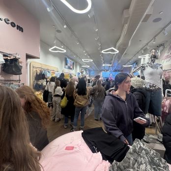 EDIKTED - Updated October 2025 - 37 Photos & 21 Reviews - 518 Broadway ...