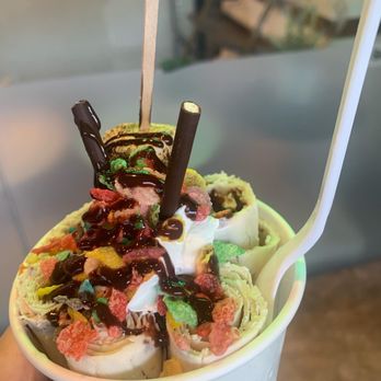 HOLY ROLY ICE CREAM - Updated July 2024 - 995 Photos & 663 Reviews ...