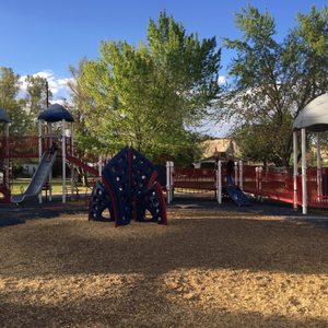 LINCOLN PARK-MOYER POOL - Updated August 2025 - 1340 Gunnison Ave ...