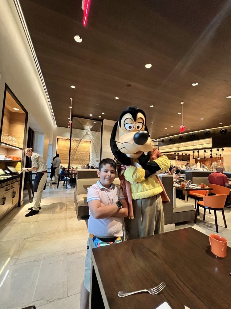 BREAKFAST WITH GOOFY AND HIS PALS - Updated June 2025 - 33 Photos & 16 ...