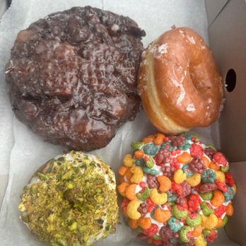 PETERSON’S DONUT CORNER - Updated March 2025 - 1974 Photos & 2090 ...