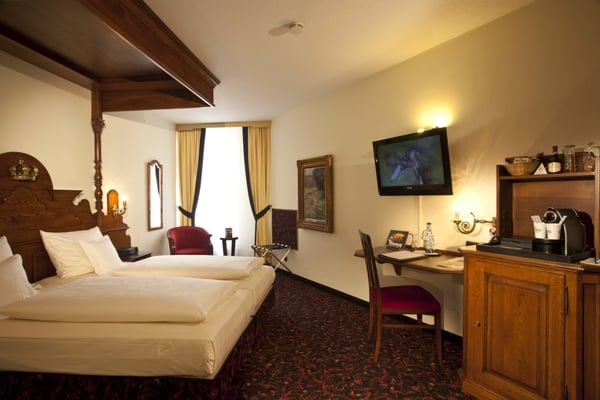 KING’S HOTEL FIRST CLASS - Updated August 2025 - 31 Photos & 17 Reviews ...