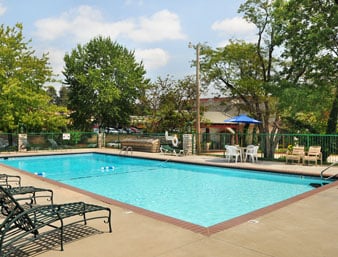 RAMADA BRANSON HOTEL & RESORT - Updated October 2025 - 16 Photos & 13 ...