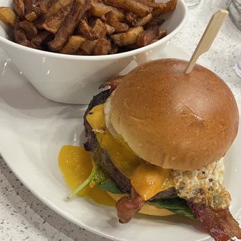 JUKEBOX BURGERS - Updated October 2024 - 59 Photos - 1749 Avnue Pierre ...