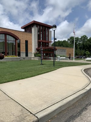 SOUTH HUNTINGTON PUBLIC LIBRARY - Updated May 2026 - 13 Photos - 145 ...