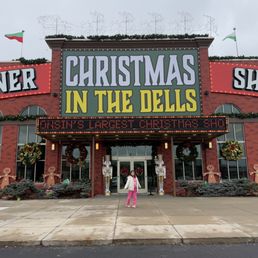 CHRISTMAS IN THE DELLS DINNER SHOW - Updated December 2025 - 37 Photos ...