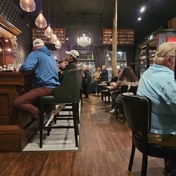 THE GIN MILL - Updated December 2025 - 174 Photos & 166 Reviews - 124 E ...