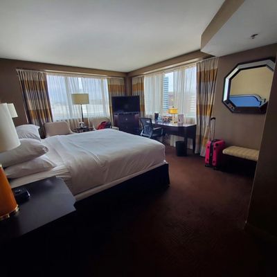 SHERATON INNER HARBOR HOTEL - Updated October 2025 - 144 Photos & 157 ...