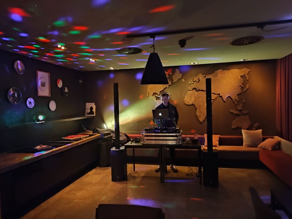 OOST BAR - Updated April 2024 - 52 Photos - Hanauer Landstr. 127 ...