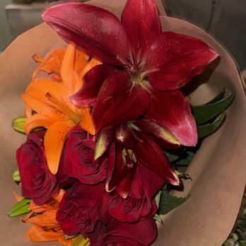 BEA FLOWERS - Updated September 2025 - 34 Photos & 33 Reviews - 1290 S ...