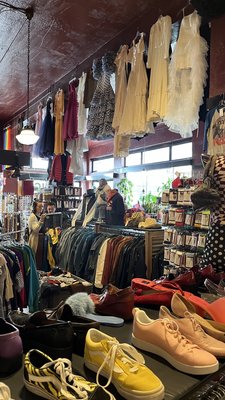 RED LIGHT VINTAGE CLOTHING - Updated September 2025 - 22 Photos & 124 ...