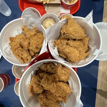 JOLLIBEE - Updated October 2025 - 102 Photos & 51 Reviews - 3820 ...