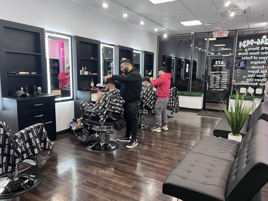 DELUXE CUTS BARBERSHOP - Updated January 2026 - 672 Stewart Ave, Garden ...