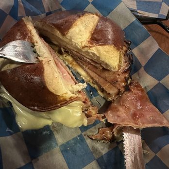 HESSEN HAUS - Updated June 2024 - 381 Photos & 381 Reviews - 101 4th St ...