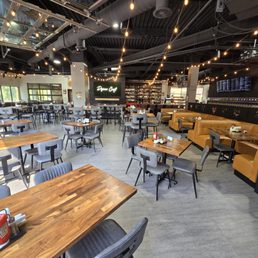 THE PHOENIX TAPROOM & KITCHEN - Updated December 2024 - 34 Photos & 11 ...