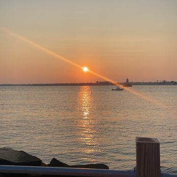 PIER 52 - Updated August 2024 - 173 Photos & 71 Reviews - 52 Ferry St ...