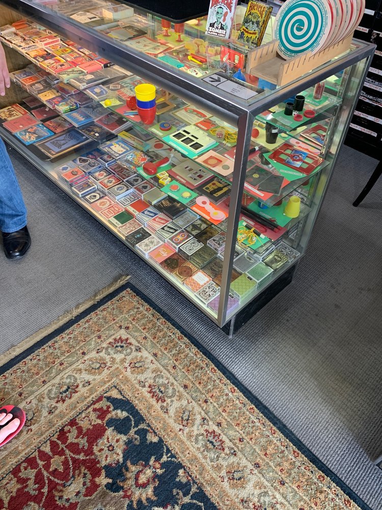 WUNDERGROUND MAGIC SHOP - 10 Photos & 20 Reviews - 16 S Main St ...
