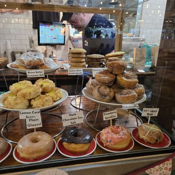 MONUTS - Updated December 2025 - 709 Photos & 612 Reviews - 1002 9th St ...