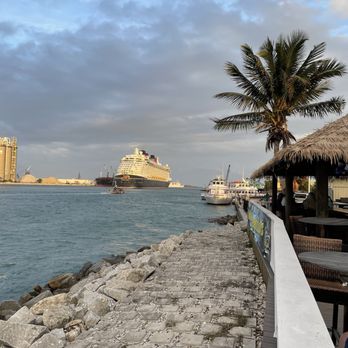 GATORS PORTSIDE - Updated April 2025 - 181 Photos & 223 Reviews - 683 ...