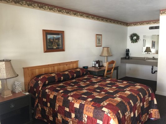 RUSTIC INN MOTEL - Updated May 2025 - 77 Photos & 42 Reviews - 1555 ...