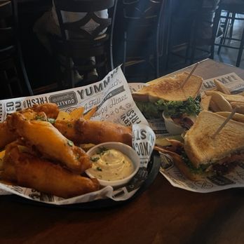 LUCKY FOOLS PUB - Updated March 2025 - 258 Photos & 422 Reviews - 75 E ...