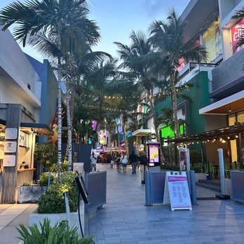 DISTRITO T-MOBILE - Updated December 2024 - 250 Photos & 35 Reviews ...