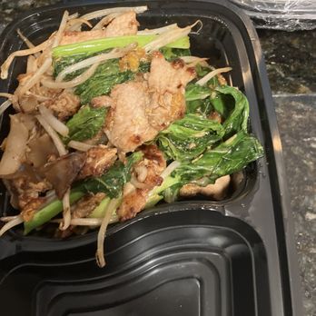 MOON THAI AND JAPANESE RESTAURANT - Updated July 2024 - 786 Photos ...