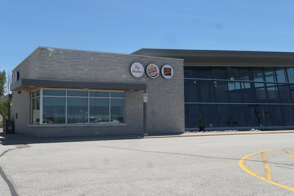 ONROUTE - Updated November 2025 - 15 Photos - 27585 Hwy 401 Eastbound ...