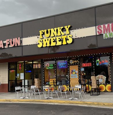 FUNKY SWEETS - Updated October 2025 - 366 Photos & 276 Reviews - 11024 ...