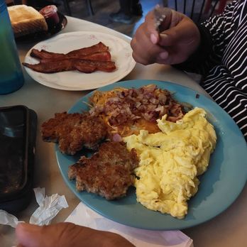 BLUE MOON CAFE - Updated August 2024 - 2525 Photos & 2621 Reviews ...