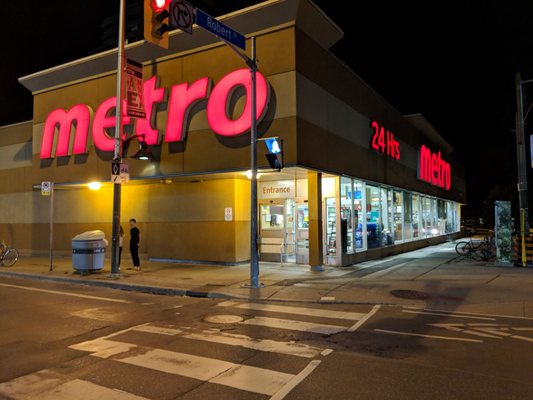 METRO - Updated January 2026 - 21 Photos & 69 Reviews - 425 Bloor ...