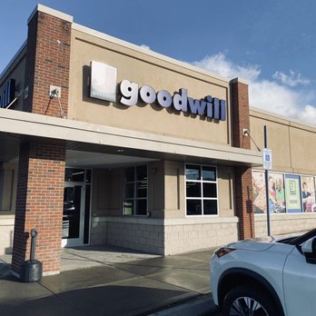 GOODWILL - Updated December 2025 - 26 Photos & 11 Reviews - 444 Quaker ...