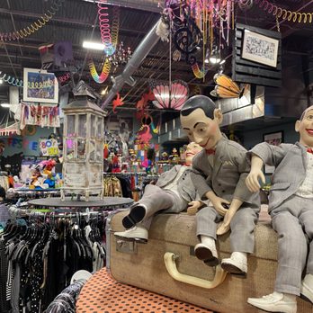 JUNKEE CLOTHING EXCHANGE - Updated April 2025 - 528 Photos & 397 ...