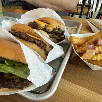 SHAKE SHACK - Updated May 2025 - 176 Photos & 102 Reviews - 103 W ...